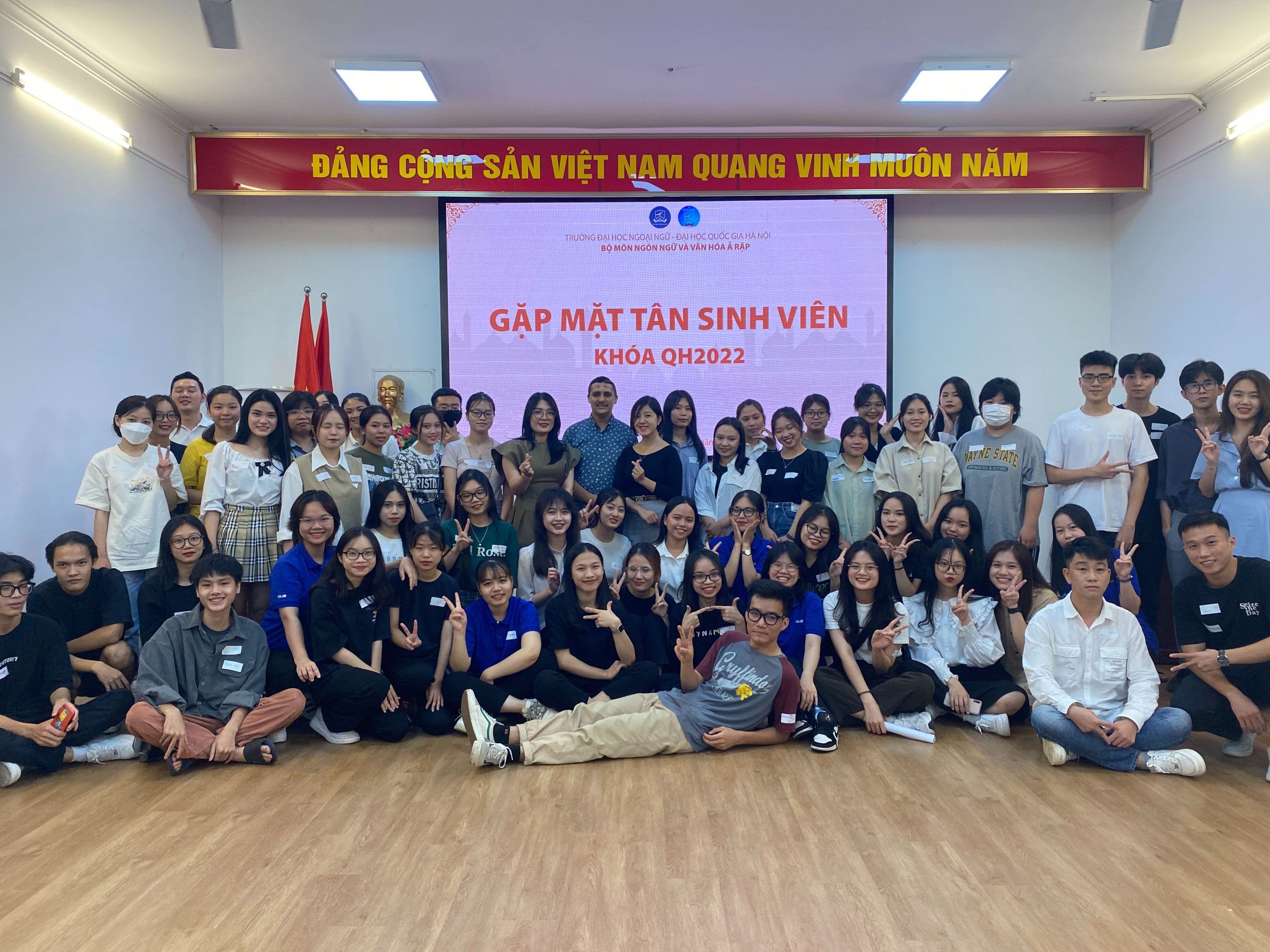 Chương trình”Gặp mặt Tân sinh viên khóa QH2022” và “Vòng tay kết nối ...